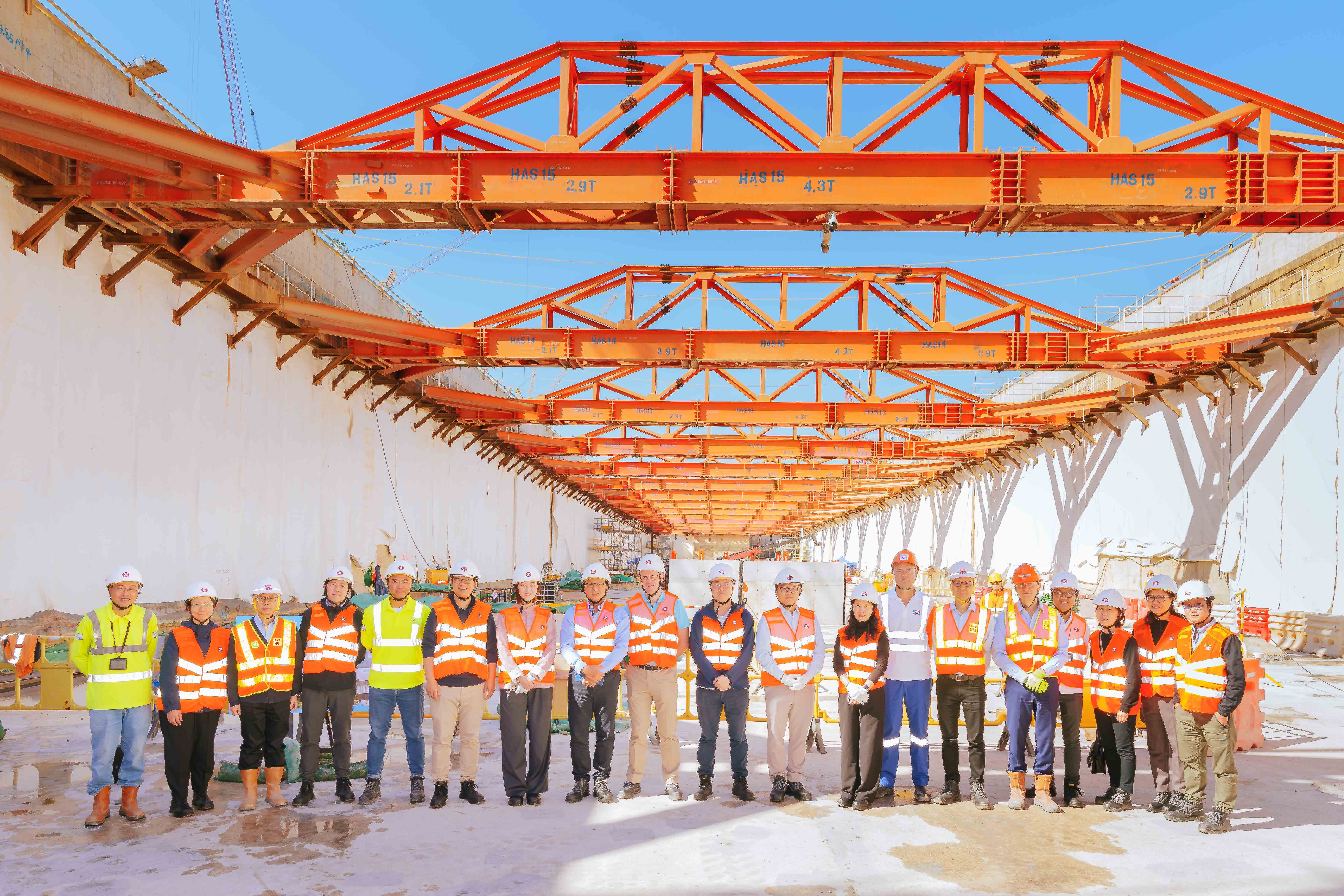Council Members Visit Kwu Tung Station Construction Site for the First ...